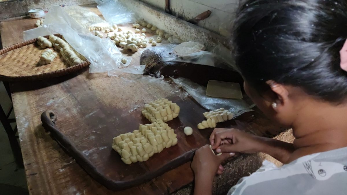 Membuat Nopia di Kampung Nopia Mino Oleh-oleh Banyumas